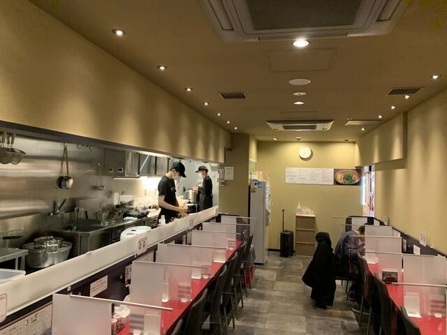 内観写真 : くにまつ＋武蔵坊 - 広島/担々麺 | 食べログ