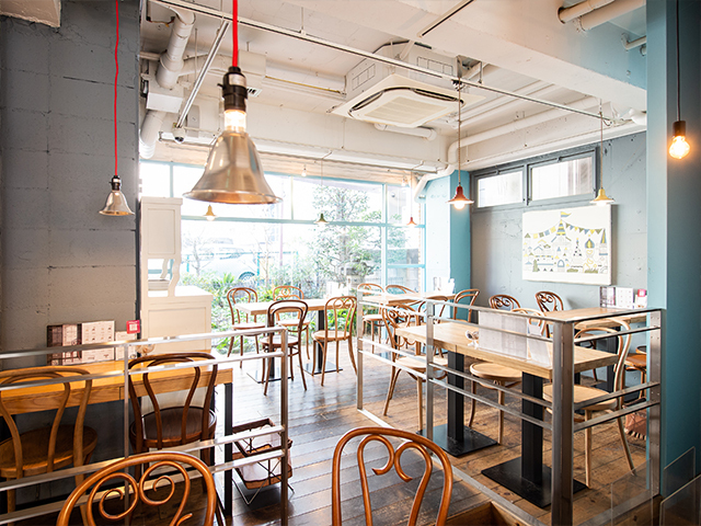 座席 : Cafe Normale - 下北沢/カフェ | 食べログ