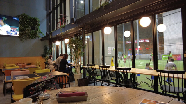 内観写真 : TORQUE SPICE & HERB TABLE & COURT （トルク） - 渋谷/カフェ | 食べログ