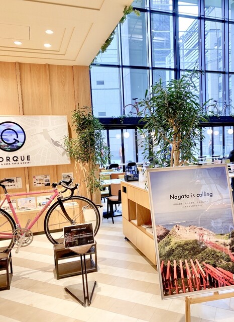内観写真 : TORQUE SPICE & HERB TABLE & COURT （トルク） - 渋谷/カフェ | 食べログ