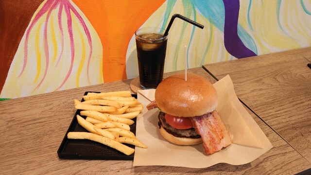 SYASYA.BURGER & BAR （シャシャ バーガー&バー） - 東寺/ハンバーガー | 食べログ