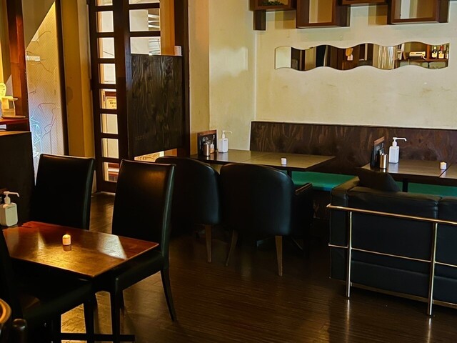 座席 : Lucci Dinning&Bar （ルッチ ダイニング&バー） - 学芸大学/ハンバーガー | 食べログ