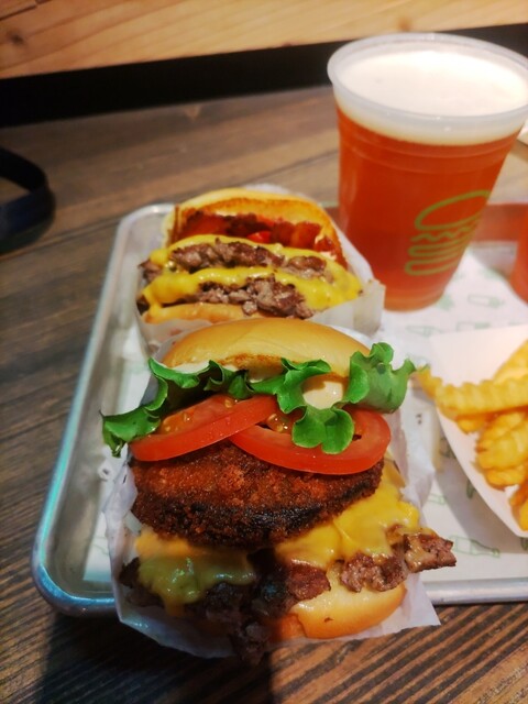 『手軽に食べられる』by ちゃい君 : シェイクシャック 東京国際フォーラム （Shake Shack） - 有楽町/ハンバーガー [食べログ]