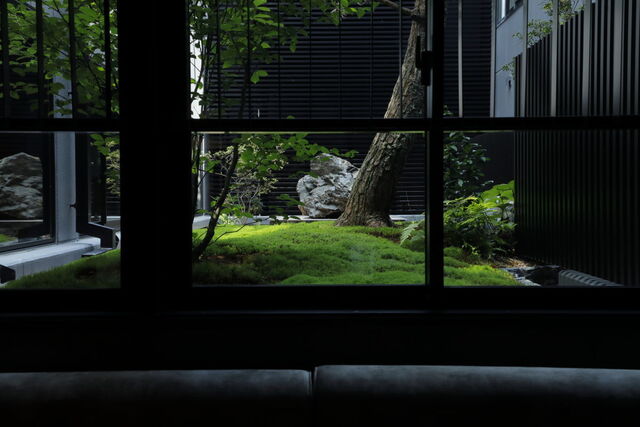 座席 : cafe&bar oku （カフェアンドバー オク） - 五条（京都市営）/カフェ | 食べログ