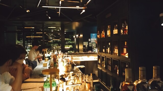 内観写真 : THE LIVELY BAR 東京麻布十番 （ザ ライブリー バー） - 麻布十番/バー | 食べログ