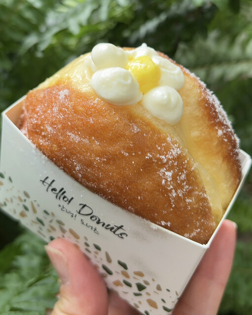 『スイカのドーナツ？！』by ひろまめ27 : Hello! Donuts （ハロー ドーナッツ） - 新大久保/ドーナツ [食べログ]