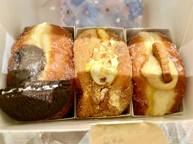 by 30d0b7 : Hello! Donuts （ハロー ドーナッツ） - 新大久保/ドーナツ [食べログ]