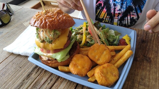 BRUAL American village （ブルアル アメリカンビレッジ） - 北谷町/ハンバーガー | 食べログ
