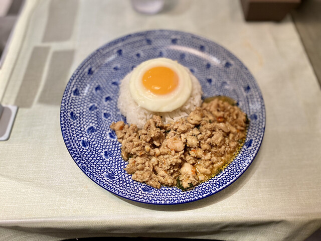 『東京駅グランスタ・ピリ辛なガパオライス』by 松戸める : mango tree kitchen GAPAO （マンゴ ツリー キッチン ...