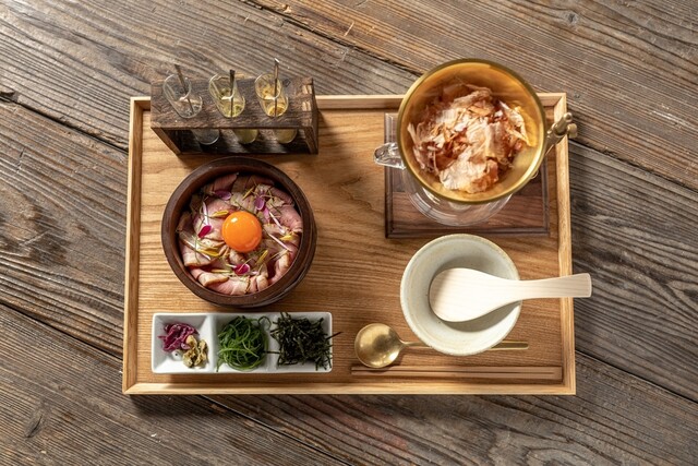 料理メニュー : Gion Duck Rice （ギオン ダック ライス） - 祇園四条/丼 | 食べログ