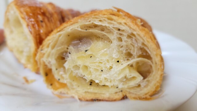 『クリームパンが美味しい』by ズッコのズ : TRUFFLE&BREAD （トリュフアンドブレッド） - 清澄白河/パン [食べログ]