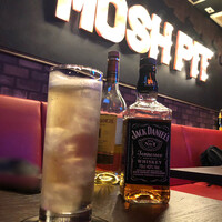『ご機嫌なバーにピットイン』by あかさ : Bar Mosh Pit （バー モッシュ ピット） - すすきの（市電）/バー [食べログ]