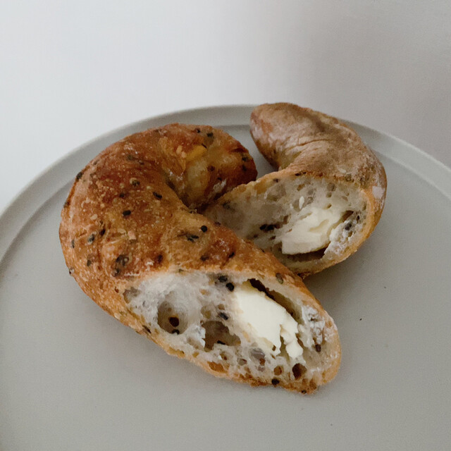 写真 : サイドフィールドブレッド （Side field Bread） - 灘/パン | 食べログ