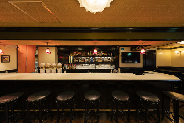 座席 : THE R.C. GATE 神田店 （ジ アールシー ゲート） - 神田/バル | 食べログ