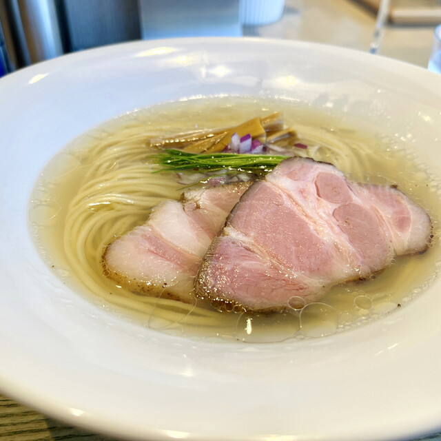 『⭐️しじみの奥深き余韻に誘う優美な一杯⭐️』by Tommy_ramen : 宍道湖しじみ中華蕎麦 琥珀 東京本店 - 雑色/ラーメン [食べログ]