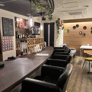 座席 : Bistro×Bar HAKONIWA （ハコニワ） - 祇園四条/ダイニングバー | 食べログ