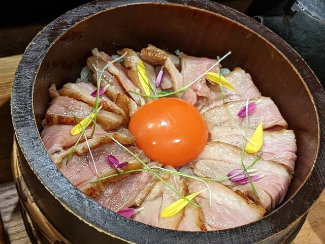 写真 : Gion Duck Rice （ギオン ダック ライス） - 祇園四条/丼 | 食べログ