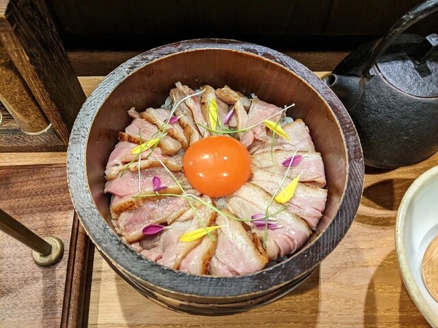 by mg2mmk : 【移転】Gion Duck Rice （ギオン ダック ライス） - 祇園四条/丼 [食べログ]