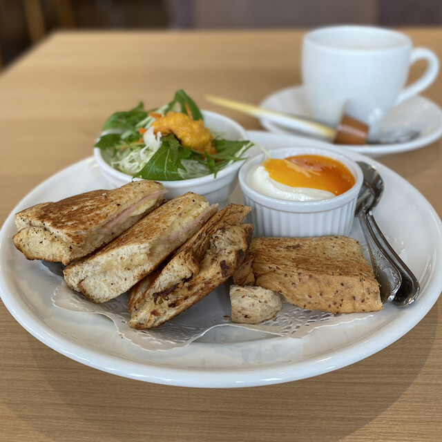 『ホットサンドのモーニング』by 鉄道王 : Cafe Restaurant ICHIMO （イチモ） - 尾張一宮/カフェ [食べログ]