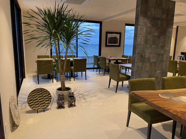 内観写真 : JIGORO OCEAN （ジゴロ オーシャン） - 石垣市/創作料理 | 食べログ