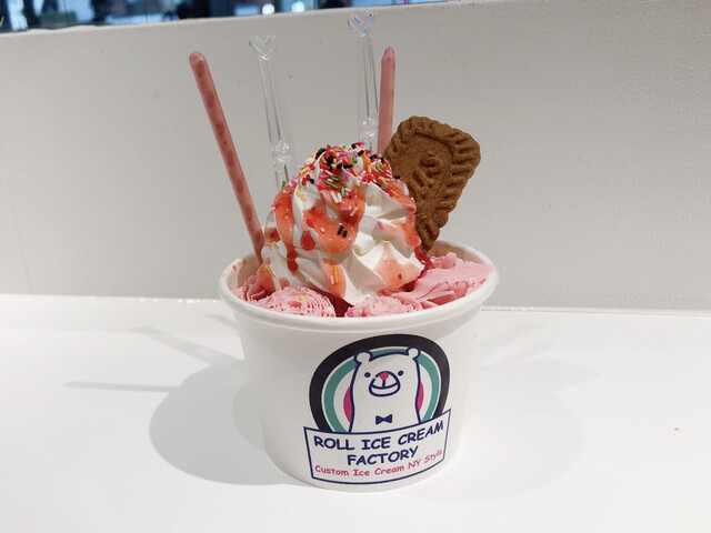 ROLL ICE CREAM FACTORY - Shibuya/Gelato,Ice cream [Tabelog]
