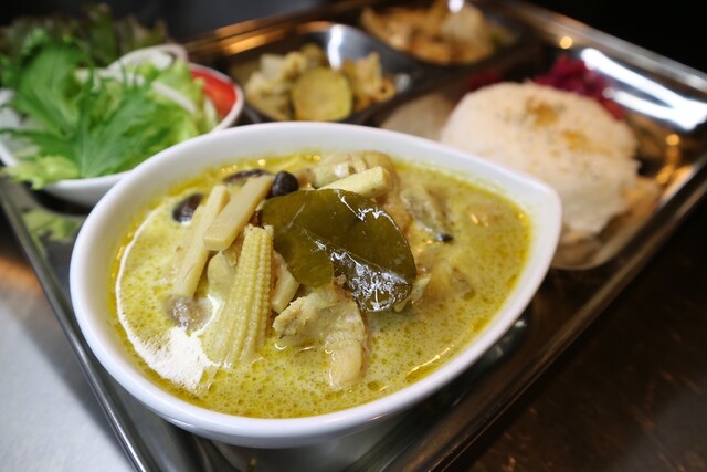 Bai toong （バイトーン） - 本山/タイ料理 | 食べログ