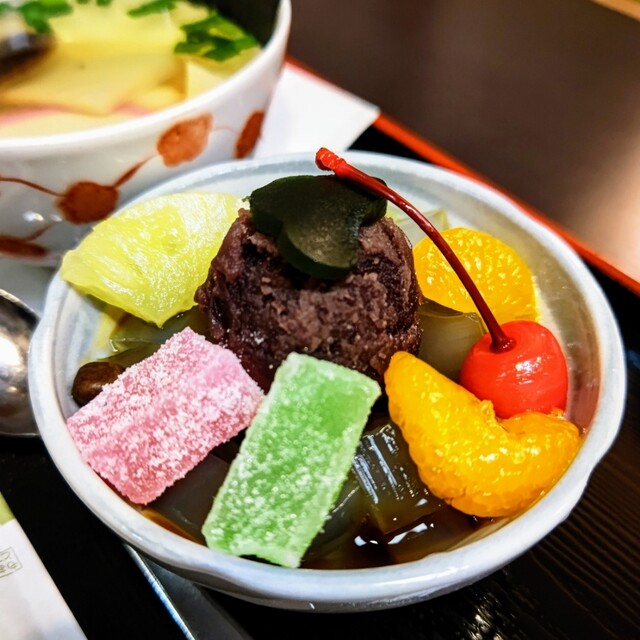 『明治27年創業。あんみつ発祥のお店。ピンクと緑の求肥が可愛い元祖あんみつ。』by @なゆたぬき : 銀座 若松 （ぎんざわかまつ） - 銀座 ...