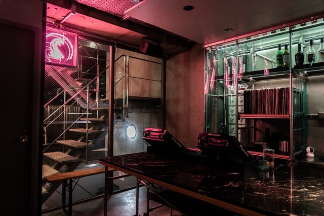 座席 : Bar Redd2 （バー レッドツー） - 六本木/バー | 食べログ