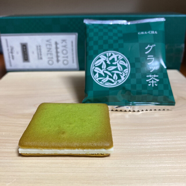 『抹茶ティラミス仕立てのラングドシャ「GRA-CHA -グラッ茶-」』by 鉄道王 : 京都ヴェネト 四条烏丸店 - 四条（京都市営）/カフェ ...