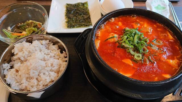 スン ドゥ ブ ドゥブコ （SOON DOO BOO DUBUKO） - 西川緑道公園/韓国料理/ネット予約可 | 食べログ
