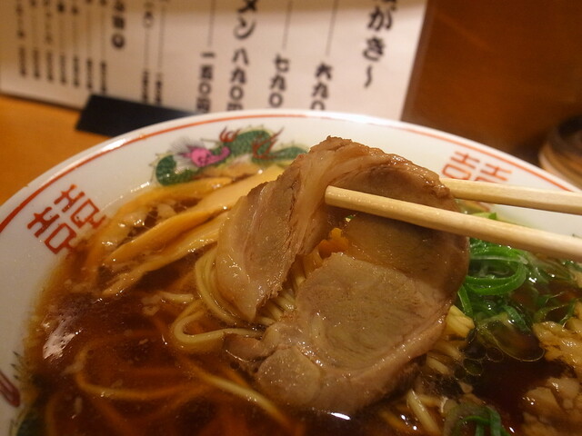 『シンプルな醤油味でウマイ！！』by まさぼ～ : 中華そば ふじい 難波千日前店 - なんば（大阪メトロ）/ラーメン [食べログ]