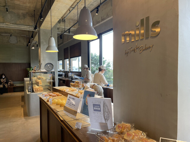 『白トリュフの塩パン』by kn4 : mills by truffle bakery 沖縄店 （ミルズ バイ トリュフ ベーカリー） - 浦添前田/パン [食べログ]