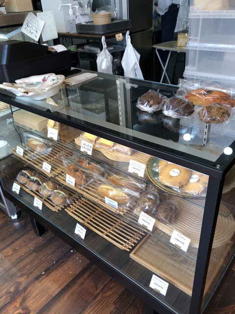 『中央区、小笹団地バス停前のパン屋さん』by ぱぶりかーしゅちるけ : STUDIO PAN （スタジオパン） - 桜坂/パン [食べログ]