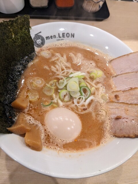 『雰囲気は素晴らしいが…』by greatganges : men.LEON （麺れおん） - 名城公園/ラーメン [食べログ]