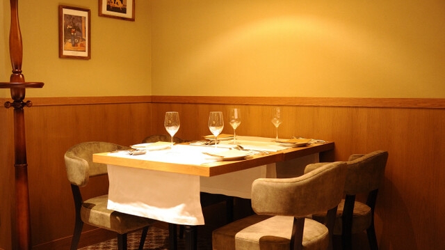 座席 : Aux Delices de Dodine 東京ミッドタウン八重洲店 - 東京/ビストロ | 食べログ