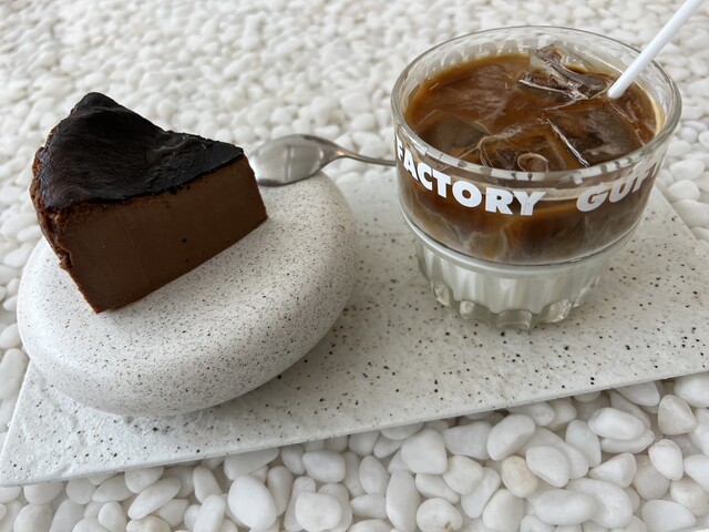 GUF （グフ） - 新大久保/カフェ | 食べログ