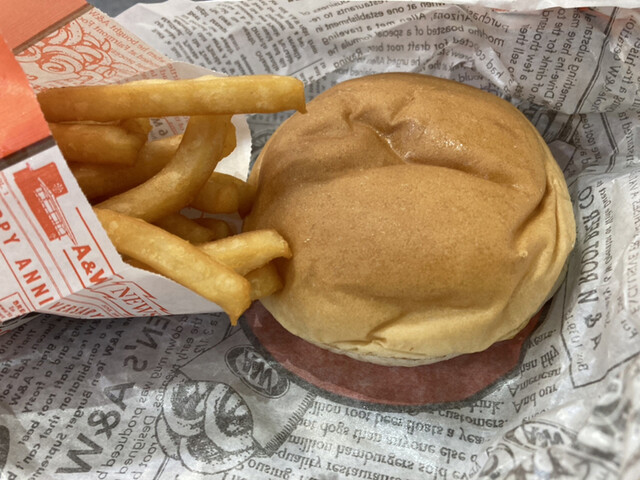 『A &W＠沖縄・名桜 2回目A &W』by ☆ソラーロ☆ : A&W 名桜店 （エイアンドダブリュ） - 名護市/ハンバーガー [食べログ]