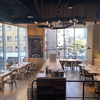 座席 : ハイライフ ポーク テーブル （HyLife Pork TABLE） - 代官山/豚料理 | 食べログ