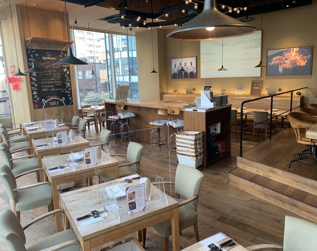 座席 : ハイライフ ポーク テーブル （HyLife Pork TABLE） - 代官山/豚料理 | 食べログ