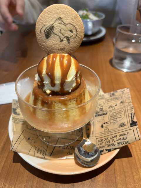 『スヌーピー HAPPY DANCE プリン 957円』by ごちそうさま。くん : PEANUTS Cafe 大阪 （ピーナッツカフェ） - 万博記念公園/カフェ [食べログ]