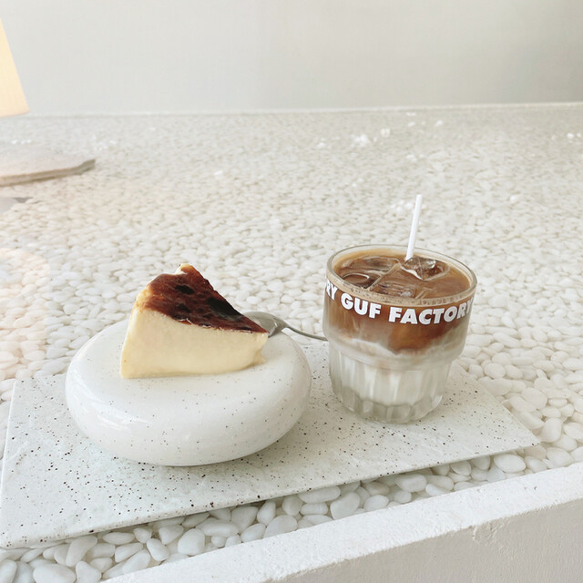 GUF （グフ） - 新大久保/カフェ | 食べログ