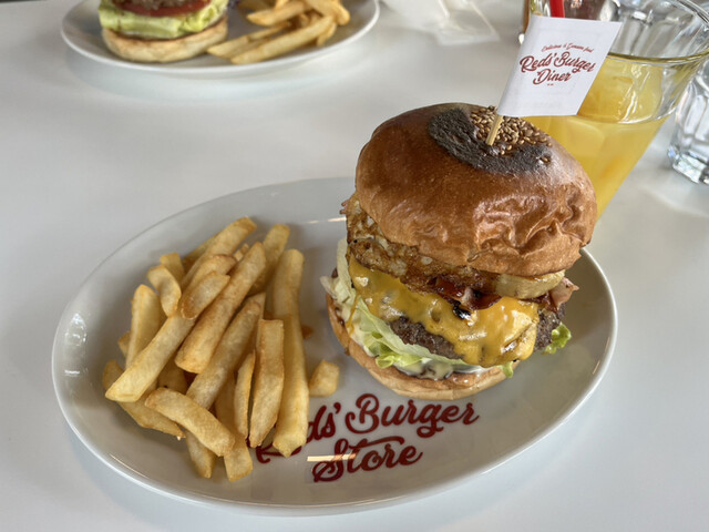 REDS' BURGER DINER - あすなろう四日市/ハンバーガー/ネット予約可 | 食べログ