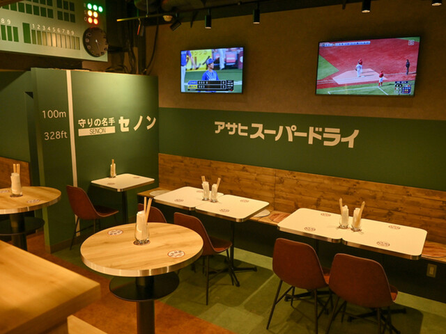 座席 : ベースボールカフェ カド （BASEBALL CAFE KADO） - 池袋/スポーツバー | 食べログ
