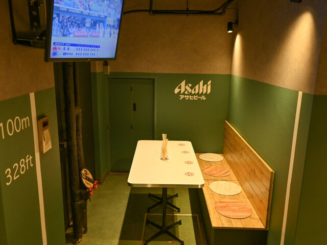 座席 : ベースボールカフェ カド （BASEBALL CAFE KADO） - 池袋/スポーツバー | 食べログ