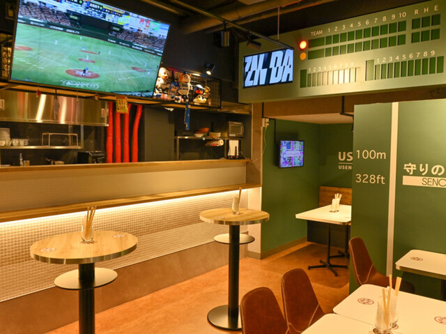 座席 : ベースボールカフェ カド （BASEBALL CAFE KADO） - 池袋/スポーツバー | 食べログ