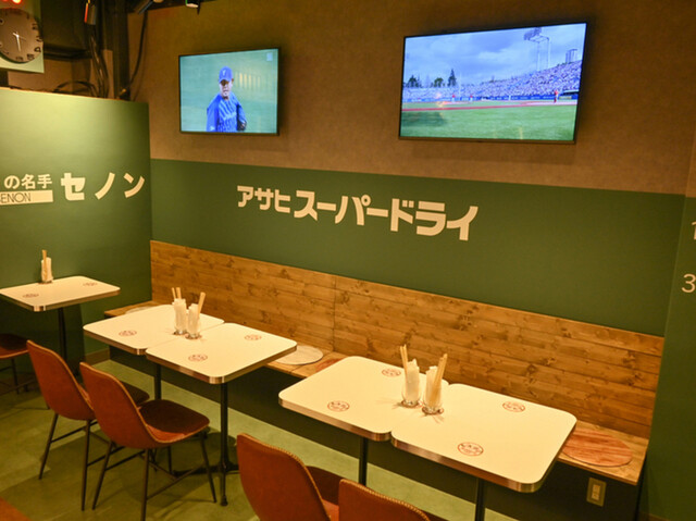 座席 : ベースボールカフェ カド （BASEBALL CAFE KADO） - 池袋/スポーツバー | 食べログ