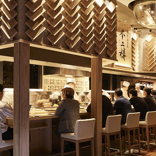 座席 : 鮨&BAR 不二楼 新丸ビル店 （Sushi & Bar Fujiro） - 大手町/寿司 | 食べログ