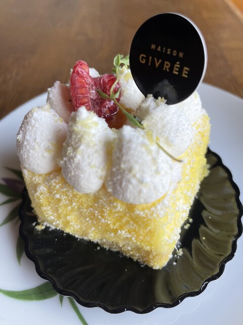 『赤いフルールドフリュイ』by KEY015 : MAISON GIVRÉE （メゾン ジブレー） - 中央林間/ケーキ [食べログ]