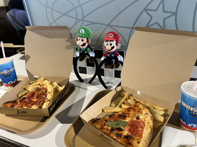 『USJでお昼ご飯に』by ☻ぴっぴまる☻ : ルイズ N.Y. ピザ パーラー （Loui’s N.Y. Pizza Parlor ...