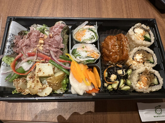 『玄米ロール入り30品目のお弁当』by HEART19 : RF1 グランスタ東京店 （アールエフワン） - 東京/惣菜・デリ [食べログ]